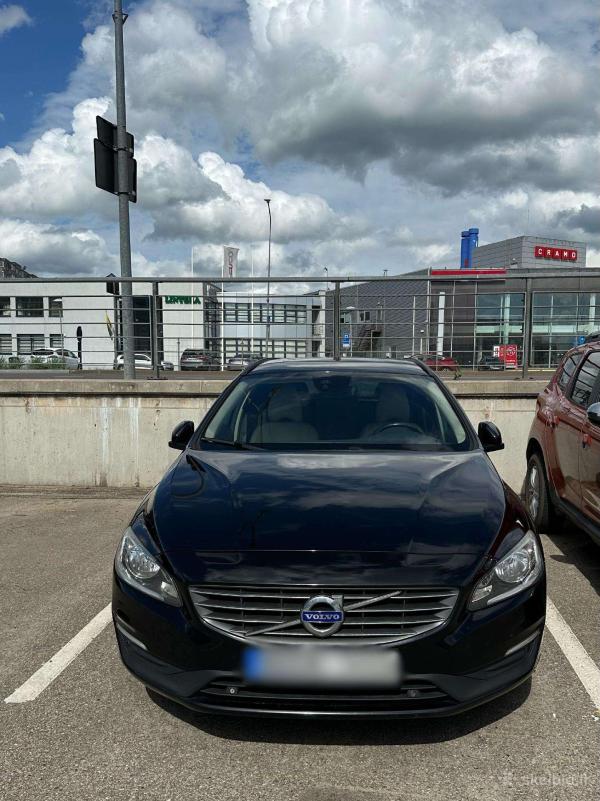 Black Volvo V60 2015 in Vilnius, with an engine capacity of 2.00 L and mileage of 242 thousand km for 7700 €, photo 2 on AUTOMOTO.COM.LV