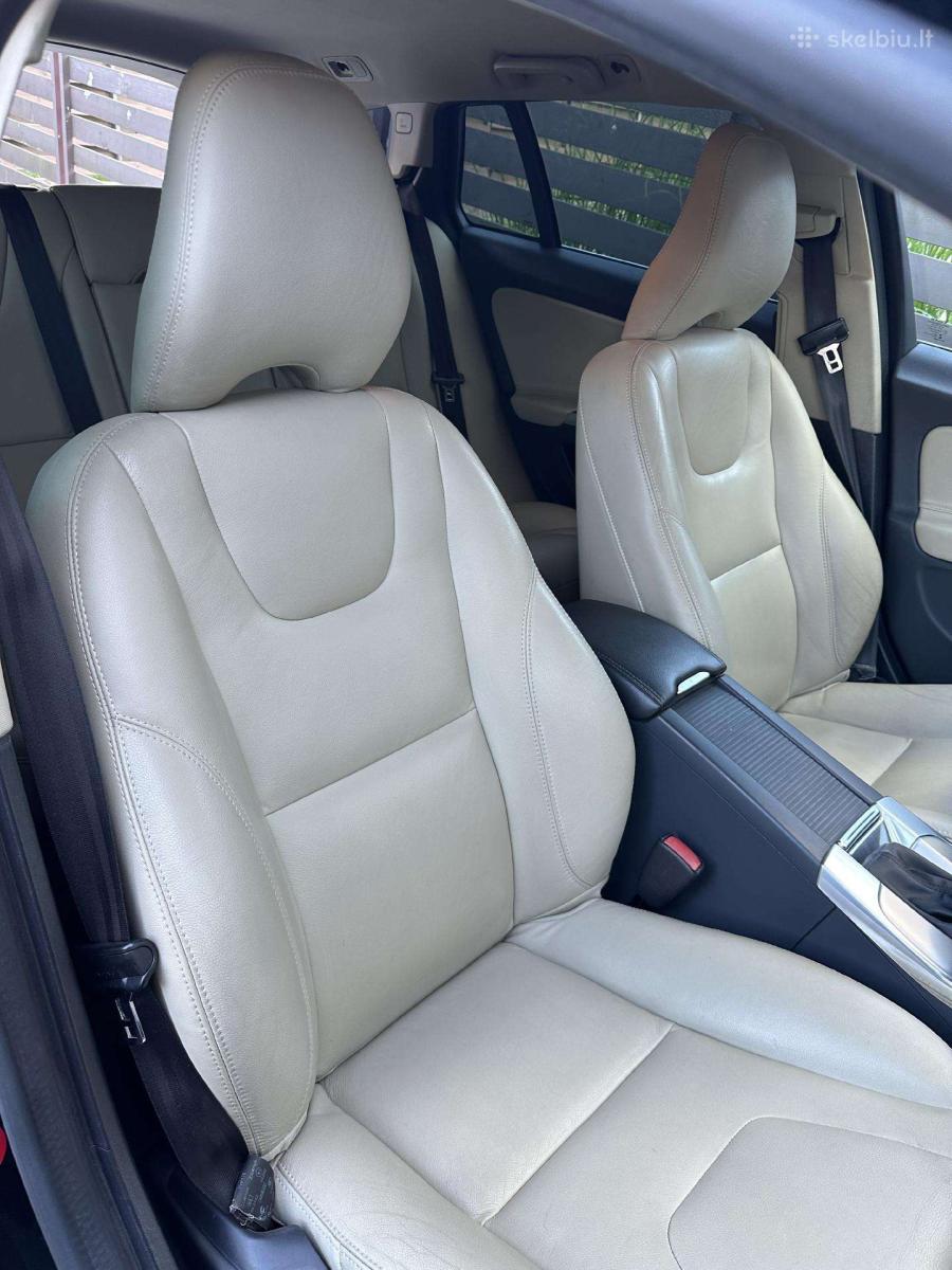 Melns Volvo V60 2015 Viļņa, ar dzinēja tilpumu 2.00 L un nobraukumu 242 tūkst. km par 7700 €, foto 5 vietnē AUTOMOTO.COM.LV