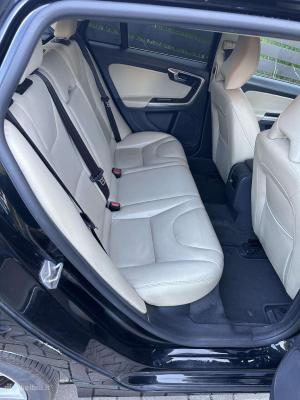 Melns Volvo V60 2015 Viļņa, ar dzinēja tilpumu 2.00 L un nobraukumu 242 tūkst. km par 7700 €, foto 6 vietnē AUTOMOTO.COM.LV