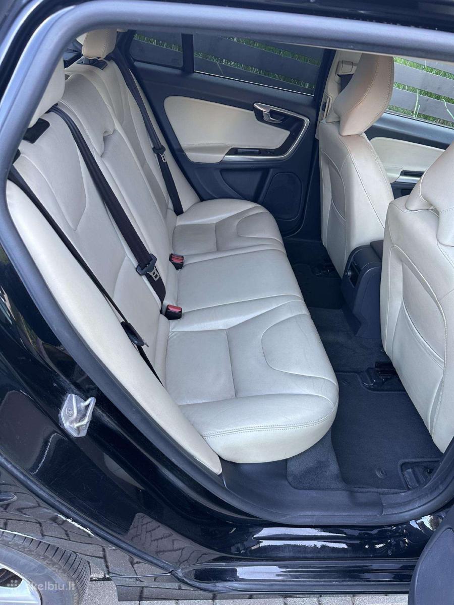 Melns Volvo V60 2015 Viļņa, ar dzinēja tilpumu 2.00 L un nobraukumu 242 tūkst. km par 7700 €, foto 6 vietnē AUTOMOTO.COM.LV