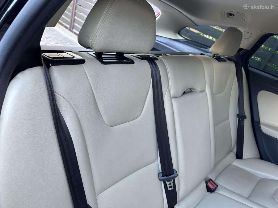 Melns Volvo V60 2015 Viļņa, ar dzinēja tilpumu 2.00 L un nobraukumu 242 tūkst. km par 7700 €, foto 7 vietnē AUTOMOTO.COM.LV