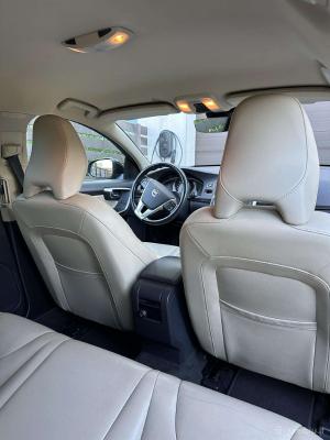 Melns Volvo V60 2015 Viļņa, ar dzinēja tilpumu 2.00 L un nobraukumu 242 tūkst. km par 7700 €, foto 8 vietnē AUTOMOTO.COM.LV