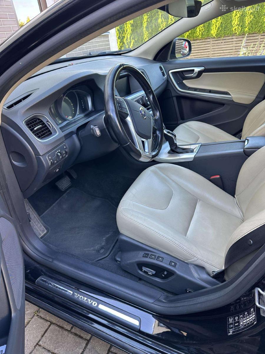 Melns Volvo V60 2015 Viļņa, ar dzinēja tilpumu 2.00 L un nobraukumu 242 tūkst. km par 7700 €, foto 9 vietnē AUTOMOTO.COM.LV