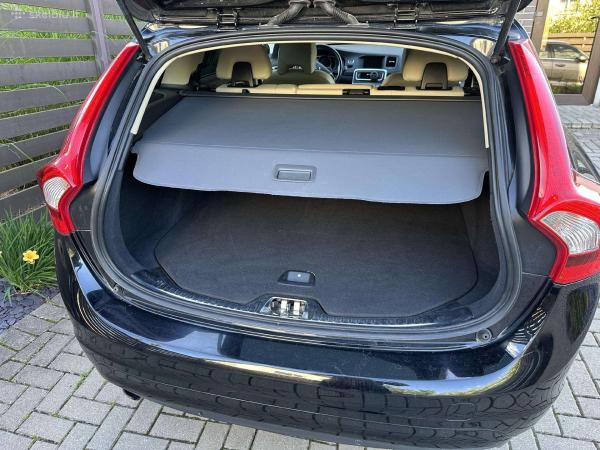 Black Volvo V60 2015 in Vilnius, with an engine capacity of 2.00 L and mileage of 242 thousand km for 7700 €, photo 9 on AUTOMOTO.COM.LV