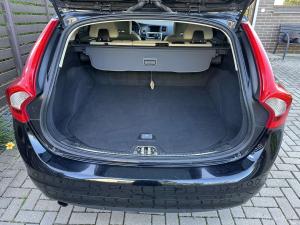 Melns Volvo V60 2015 Viļņa, ar dzinēja tilpumu 2.00 L un nobraukumu 242 tūkst. km par 7700 €, foto 12 vietnē AUTOMOTO.COM.LV