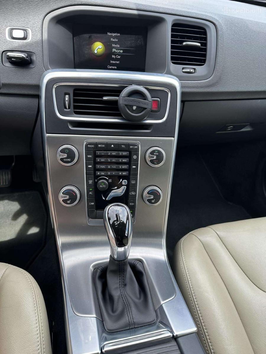Melns Volvo V60 2015 Viļņa, ar dzinēja tilpumu 2.00 L un nobraukumu 242 tūkst. km par 7700 €, foto 15 vietnē AUTOMOTO.COM.LV