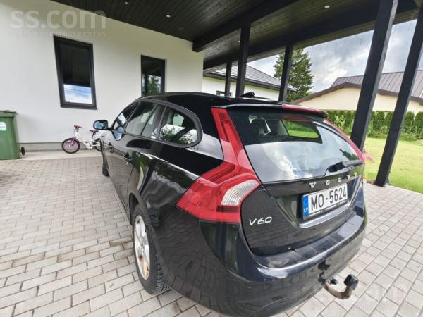Melns Volvo V60 2015 Rīga, ar dzinēja tilpumu 1.60 L un nobraukumu 279 tūkst. km par 5300 €, foto 2 vietnē AUTOMOTO.COM.LV