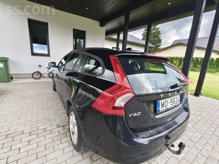 Melns Volvo V60 2015 Rīga, ar dzinēja tilpumu 1.60 L un nobraukumu 279 tūkst. km par 5300 €, foto 3 vietnē AUTOMOTO.COM.LV