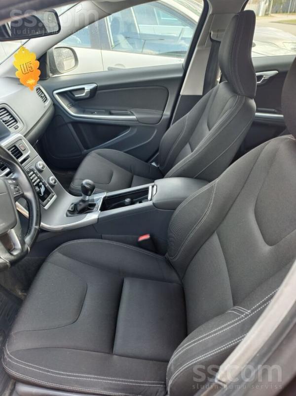 Melns Volvo V60 2015 Rīga, ar dzinēja tilpumu 1.60 L un nobraukumu 279 tūkst. km par 5300 €, foto 4 vietnē AUTOMOTO.COM.LV