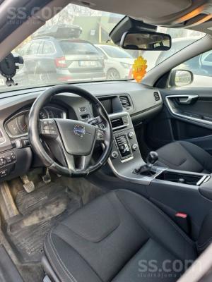 Melns Volvo V60 2015 Rīga, ar dzinēja tilpumu 1.60 L un nobraukumu 279 tūkst. km par 5300 €, foto 6 vietnē AUTOMOTO.COM.LV