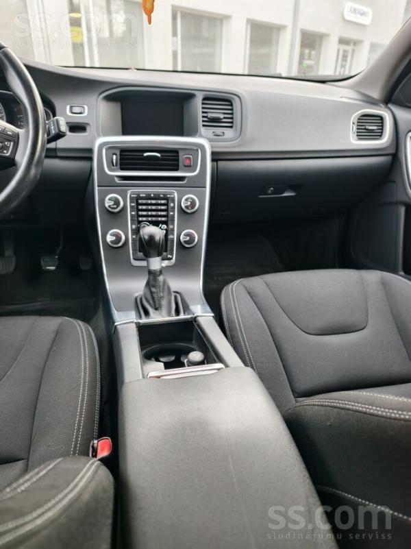 Melns Volvo V60 2015 Rīga, ar dzinēja tilpumu 1.60 L un nobraukumu 279 tūkst. km par 5300 €, foto 6 vietnē AUTOMOTO.COM.LV