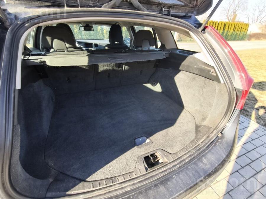 Melns Volvo V60 2015 Rīga, ar dzinēja tilpumu 1.60 L un nobraukumu 279 tūkst. km par 5300 €, foto 10 vietnē AUTOMOTO.COM.LV