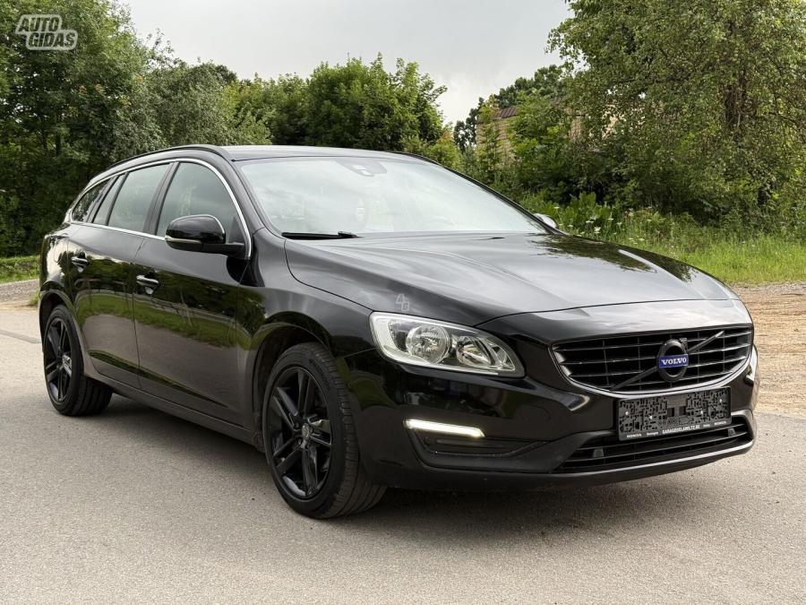 Black Volvo V60 2015 in Alytus, with an engine capacity of 2.00 L and mileage of 244 thousand km for 6666 €, photo 1 on AUTOMOTO.COM.LV