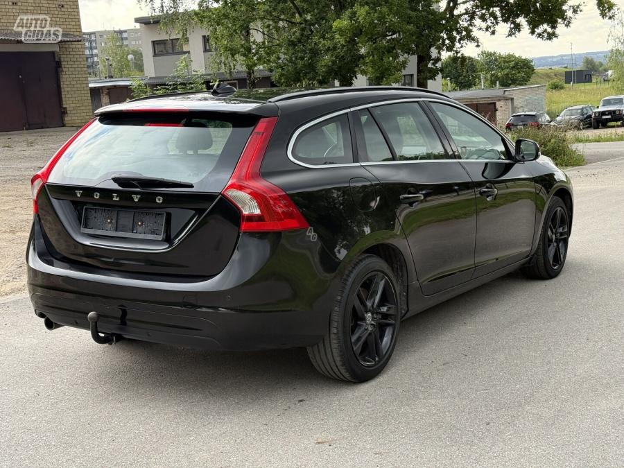 Black Volvo V60 2015 in Alytus, with an engine capacity of 2.00 L and mileage of 244 thousand km for 6666 €, photo 4 on AUTOMOTO.COM.LV
