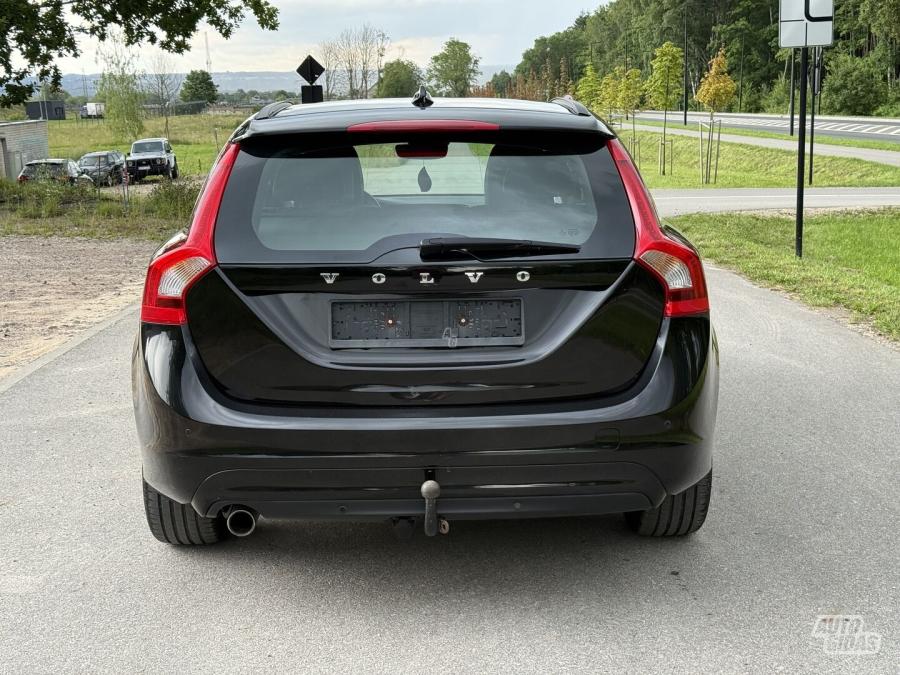 Black Volvo V60 2015 in Alytus, with an engine capacity of 2.00 L and mileage of 244 thousand km for 6666 €, photo 7 on AUTOMOTO.COM.LV