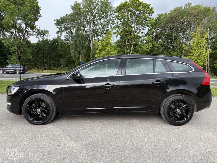 Black Volvo V60 2015 in Alytus, with an engine capacity of 2.00 L and mileage of 244 thousand km for 6666 €, photo 8 on AUTOMOTO.COM.LV