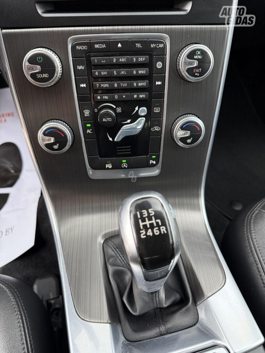 Black Volvo V60 2015 in Alytus, with an engine capacity of 2.00 L and mileage of 244 thousand km for 6666 €, photo 17 on AUTOMOTO.COM.LV