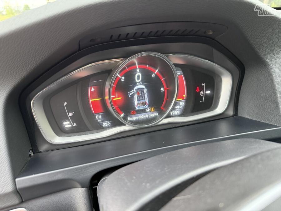 Black Volvo V60 2015 in Alytus, with an engine capacity of 2.00 L and mileage of 244 thousand km for 6666 €, photo 18 on AUTOMOTO.COM.LV