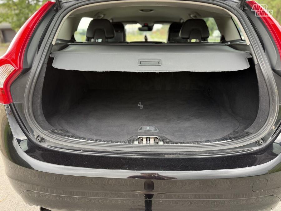 Black Volvo V60 2015 in Alytus, with an engine capacity of 2.00 L and mileage of 244 thousand km for 6666 €, photo 20 on AUTOMOTO.COM.LV
