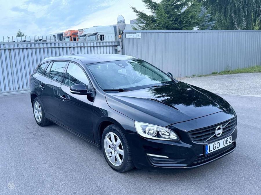 Melns Volvo V60 2015 Viļņa, ar dzinēja tilpumu 1.56 L un nobraukumu 203 tūkst. km par 3950 €, foto 1 vietnē AUTOMOTO.COM.LV