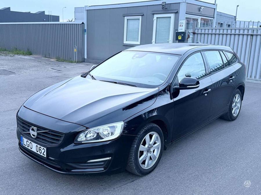 Melns Volvo V60 2015 Viļņa, ar dzinēja tilpumu 1.56 L un nobraukumu 203 tūkst. km par 3950 €, foto 3 vietnē AUTOMOTO.COM.LV