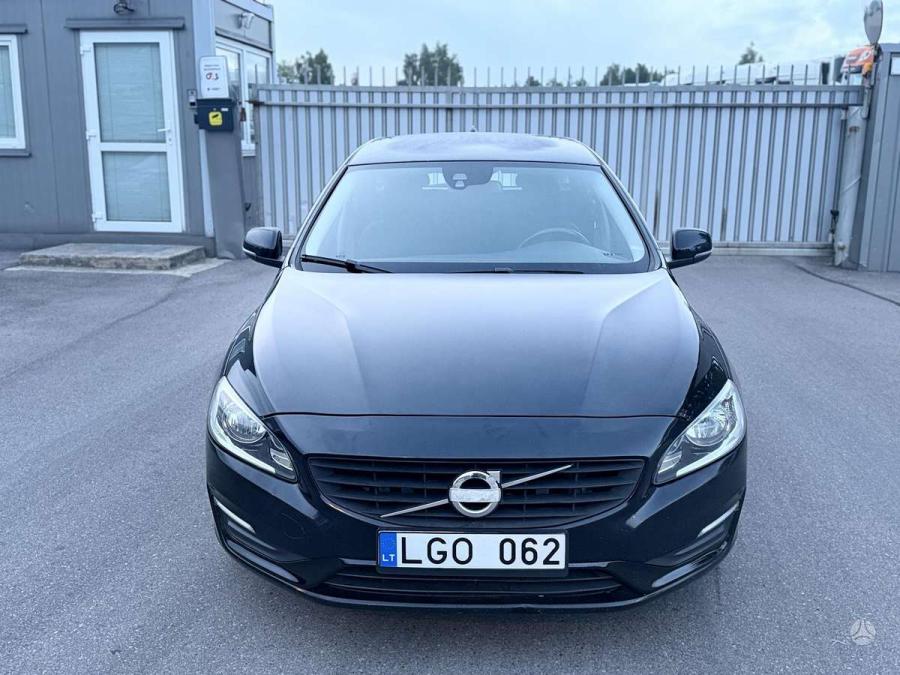 Melns Volvo V60 2015 Viļņa, ar dzinēja tilpumu 1.56 L un nobraukumu 203 tūkst. km par 3950 €, foto 4 vietnē AUTOMOTO.COM.LV