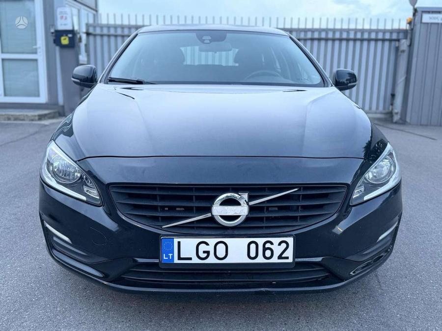 Melns Volvo V60 2015 Viļņa, ar dzinēja tilpumu 1.56 L un nobraukumu 203 tūkst. km par 3950 €, foto 5 vietnē AUTOMOTO.COM.LV