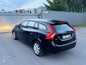 Melns Volvo V60 2015 Viļņa, ar dzinēja tilpumu 1.56 L un nobraukumu 203 tūkst. km par 3950 €, foto 6 vietnē AUTOMOTO.COM.LV