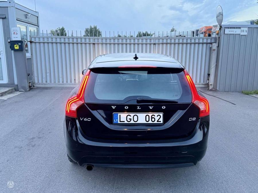 Melns Volvo V60 2015 Viļņa, ar dzinēja tilpumu 1.56 L un nobraukumu 203 tūkst. km par 3950 €, foto 8 vietnē AUTOMOTO.COM.LV