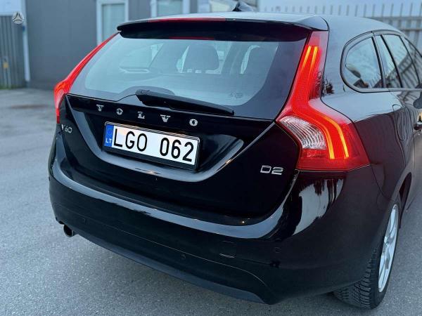 Black Volvo V60 2015 in Vilnius, with an engine capacity of 1.56 L and mileage of 203 thousand km for 3950 €, photo 8 on AUTOMOTO.COM.LV