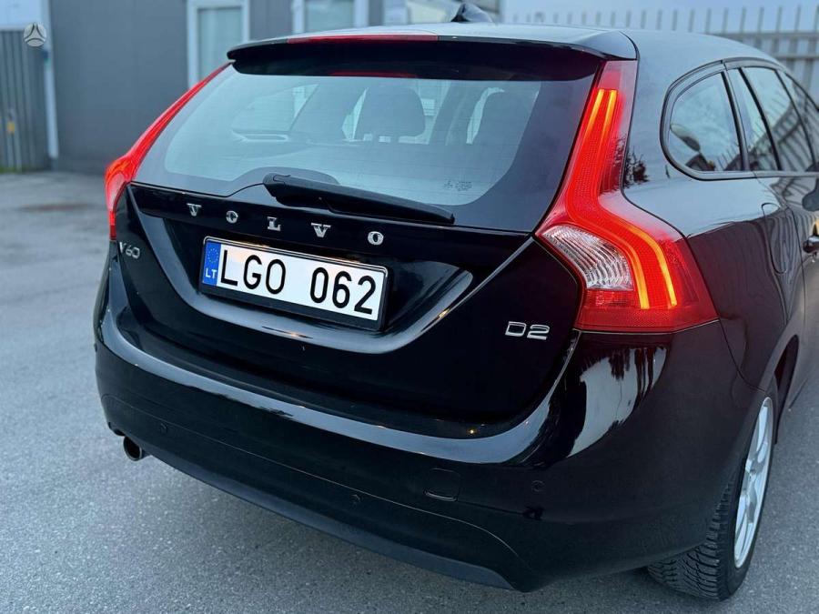 Melns Volvo V60 2015 Viļņa, ar dzinēja tilpumu 1.56 L un nobraukumu 203 tūkst. km par 3950 €, foto 9 vietnē AUTOMOTO.COM.LV