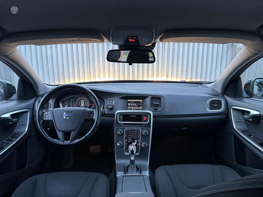 Melns Volvo V60 2015 Viļņa, ar dzinēja tilpumu 1.56 L un nobraukumu 203 tūkst. km par 3950 €, foto 13 vietnē AUTOMOTO.COM.LV