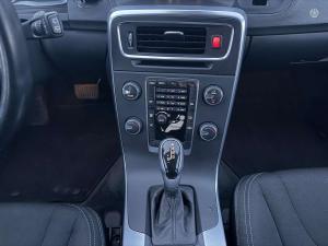 Melns Volvo V60 2015 Viļņa, ar dzinēja tilpumu 1.56 L un nobraukumu 203 tūkst. km par 3950 €, foto 15 vietnē AUTOMOTO.COM.LV