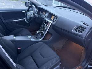 Melns Volvo V60 2015 Viļņa, ar dzinēja tilpumu 1.56 L un nobraukumu 203 tūkst. km par 3950 €, foto 18 vietnē AUTOMOTO.COM.LV
