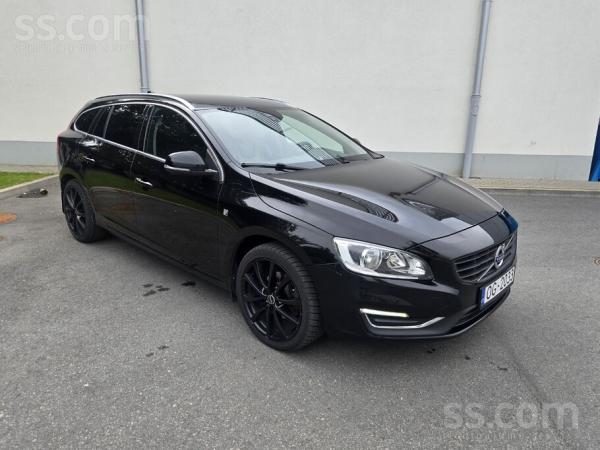 Black Volvo V60 2015 in Riga, with an engine capacity of 2.00 L and mileage of 340 thousand km for 6550 €, photo 1 on AUTOMOTO.COM.LV