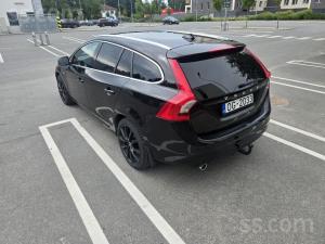 Melns Volvo V60 2015 Rīga, ar dzinēja tilpumu 2.00 L un nobraukumu 340 tūkst. km par 6550 €, foto 8 vietnē AUTOMOTO.COM.LV