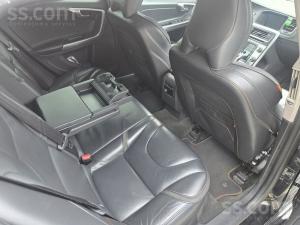 Melns Volvo V60 2015 Rīga, ar dzinēja tilpumu 2.00 L un nobraukumu 340 tūkst. km par 6550 €, foto 14 vietnē AUTOMOTO.COM.LV