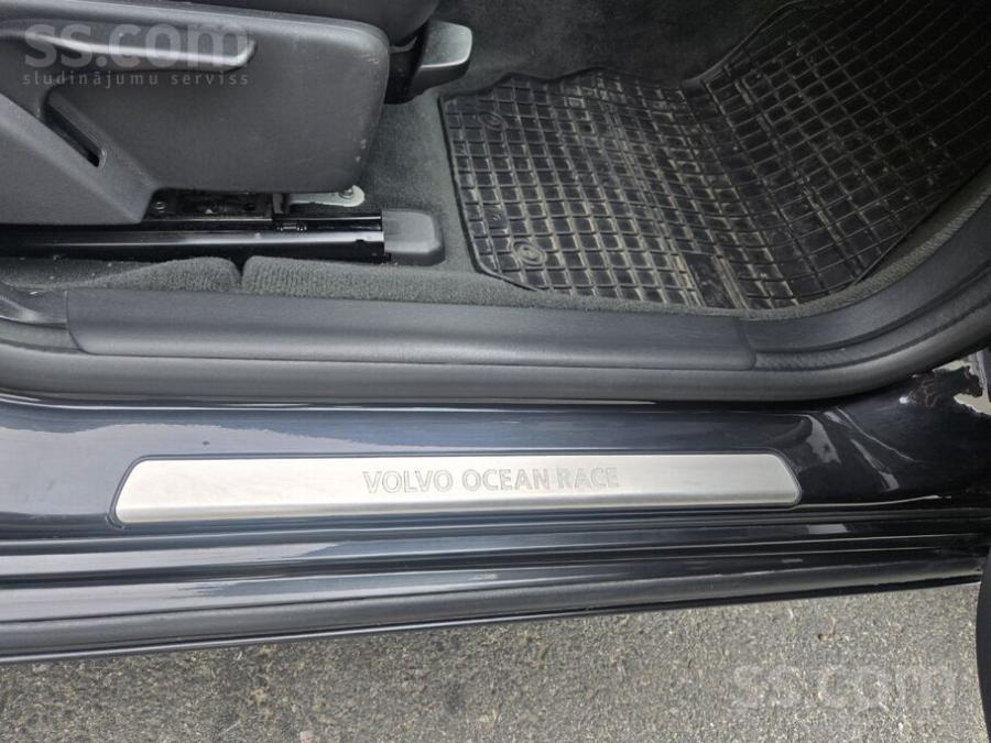 Melns Volvo V60 2015 Rīga, ar dzinēja tilpumu 2.00 L un nobraukumu 340 tūkst. km par 6550 €, foto 16 vietnē AUTOMOTO.COM.LV