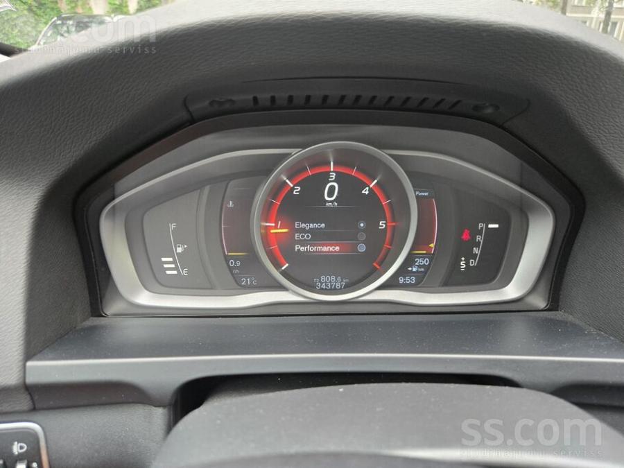 Melns Volvo V60 2015 Rīga, ar dzinēja tilpumu 2.00 L un nobraukumu 340 tūkst. km par 6550 €, foto 20 vietnē AUTOMOTO.COM.LV
