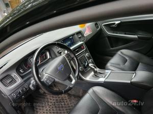 Black Volvo V60 2015 in Tallinn, with an engine capacity of 1.60 L and mileage of 231 thousand km for 8000 €, photo 7 on AUTOMOTO.COM.LV