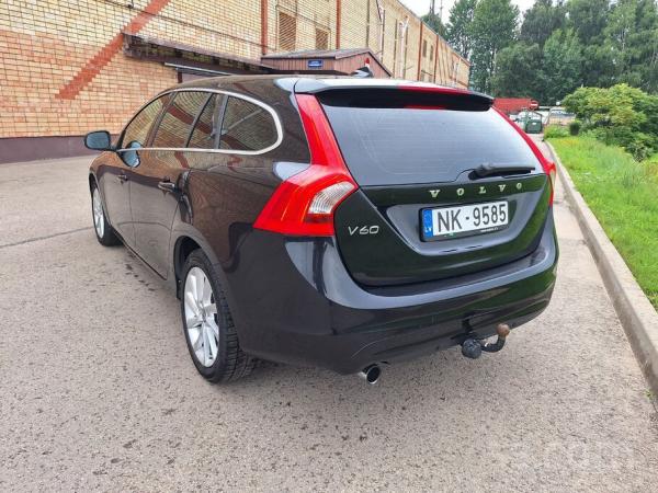 Черный Вольво B60 2015 в Рига, объемом двигателя 1.60 л и пробегом 278 тыс. км за 5350 €, фото 3 на AUTOMOTO.COM.LV
