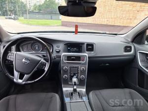 Черный Вольво B60 2015 в Рига, объемом двигателя 1.60 л и пробегом 278 тыс. км за 5350 €, фото 6 на AUTOMOTO.COM.LV