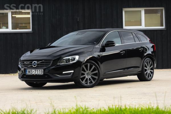 Black Volvo V60 2015 in Jelgava, with an engine capacity of 2.40 L and mileage of 255 thousand km for 9500 €, photo 1 on AUTOMOTO.COM.LV