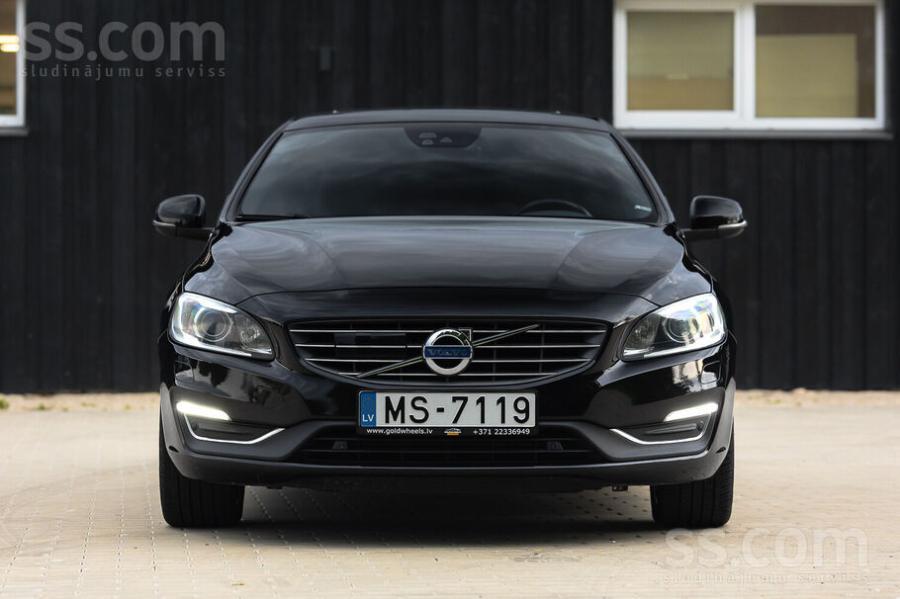 Melns Volvo V60 2015 Jelgava, ar dzinēja tilpumu 2.40 L un nobraukumu 255 tūkst. km par 9500 €, foto 3 vietnē AUTOMOTO.COM.LV