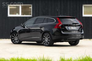 Melns Volvo V60 2015 Jelgava, ar dzinēja tilpumu 2.40 L un nobraukumu 255 tūkst. km par 9500 €, foto 5 vietnē AUTOMOTO.COM.LV