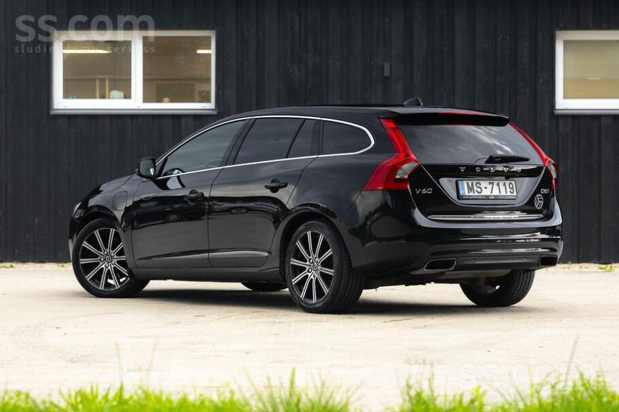 Melns Volvo V60 2015 Jelgava, ar dzinēja tilpumu 2.40 L un nobraukumu 255 tūkst. km par 9500 €, foto 5 vietnē AUTOMOTO.COM.LV