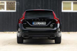 Melns Volvo V60 2015 Jelgava, ar dzinēja tilpumu 2.40 L un nobraukumu 255 tūkst. km par 9500 €, foto 6 vietnē AUTOMOTO.COM.LV