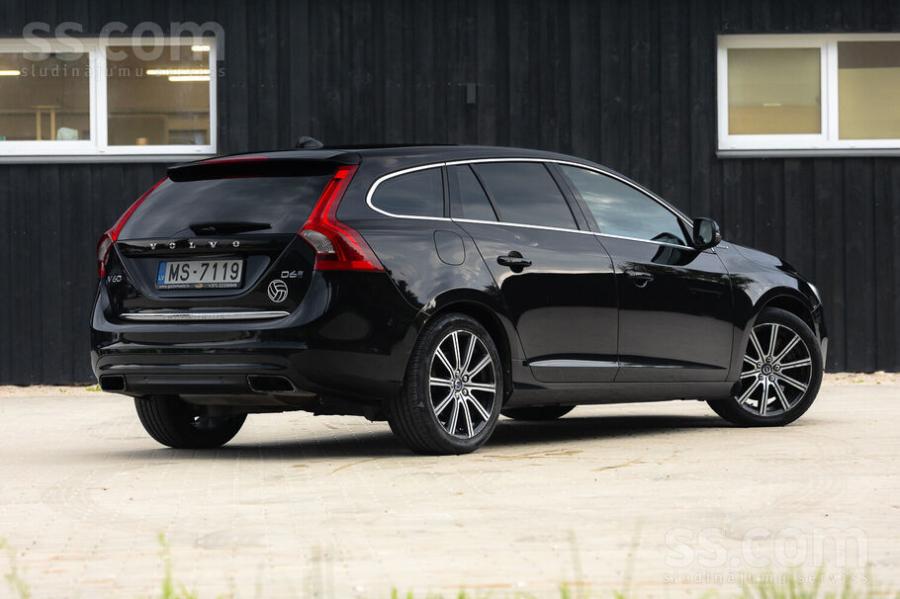 Melns Volvo V60 2015 Jelgava, ar dzinēja tilpumu 2.40 L un nobraukumu 255 tūkst. km par 9500 €, foto 7 vietnē AUTOMOTO.COM.LV