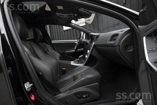 Black Volvo V60 2015 in Jelgava, with an engine capacity of 2.40 L and mileage of 255 thousand km for 9500 €, photo 7 on AUTOMOTO.COM.LV