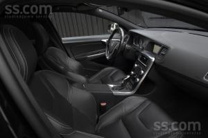 Melns Volvo V60 2015 Jelgava, ar dzinēja tilpumu 2.40 L un nobraukumu 255 tūkst. km par 9500 €, foto 9 vietnē AUTOMOTO.COM.LV
